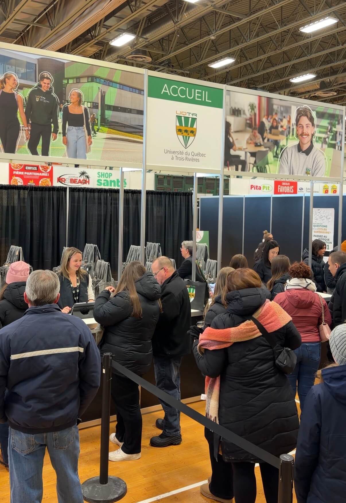 Forte affluence malgré le froid à la journée portes ouvertes de l’UQTR ...